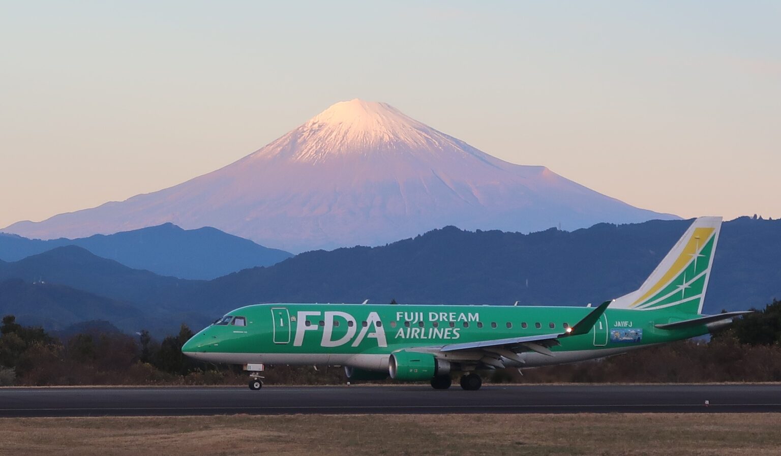 富士山静岡空港 開港15周年 | 公益財団法人 しずおか健康長寿財団